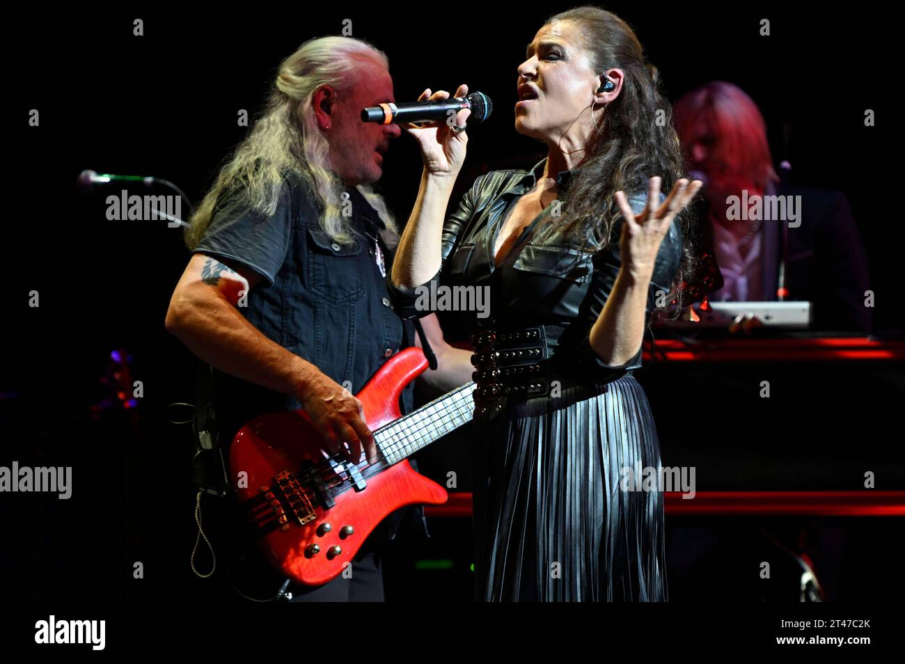 Julia Neigel und Silly bei der 15. Hope Gala 2023 im Schauspielhaus ...