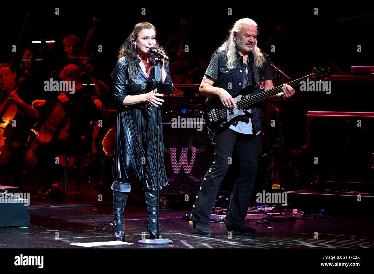 Julia Neigel und Silly bei der 15. Hope Gala 2023 im Schauspielhaus ...