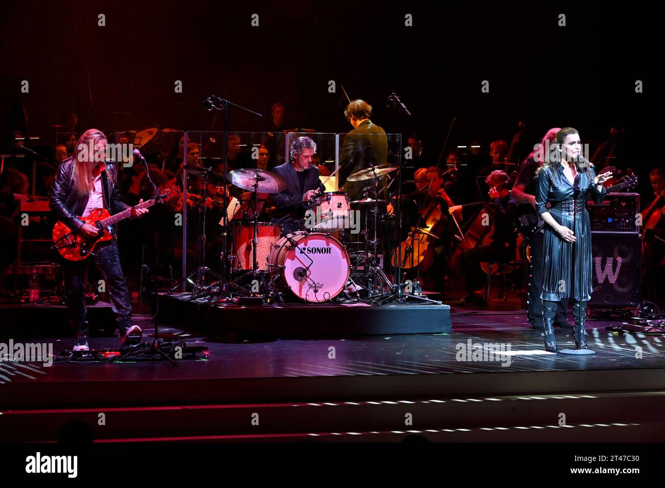 Julia Neigel und Silly bei der 15. Hope Gala 2023 im Schauspielhaus ...