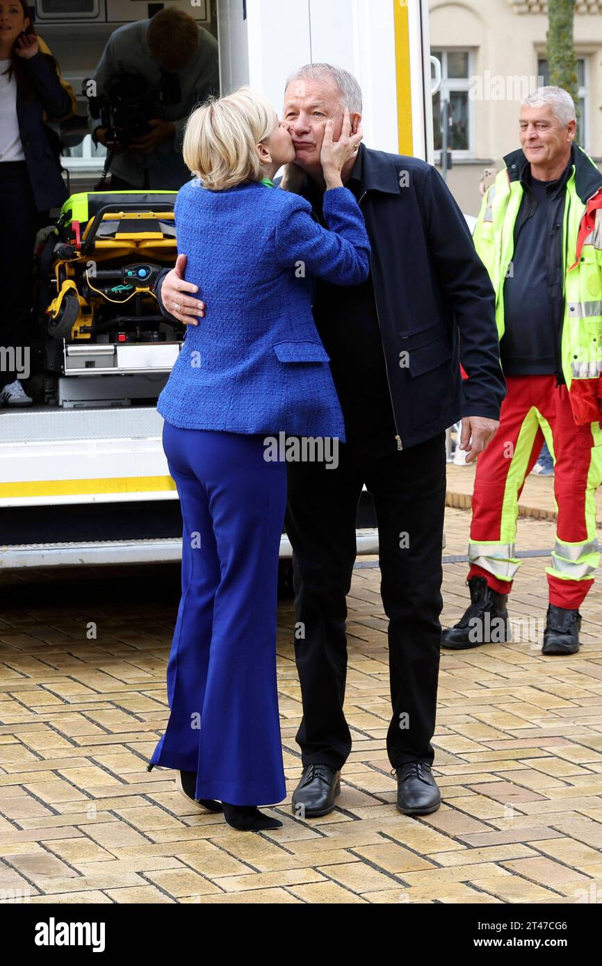 Andrea Kathrin Loewig und Thomas Rühmann beim Fanfest 25 Jahre In aller ...
