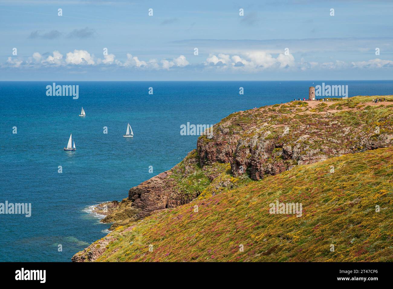 Ocean and horizon in Cap Fréhel, Pink Granite coast landscape, Brittany ...