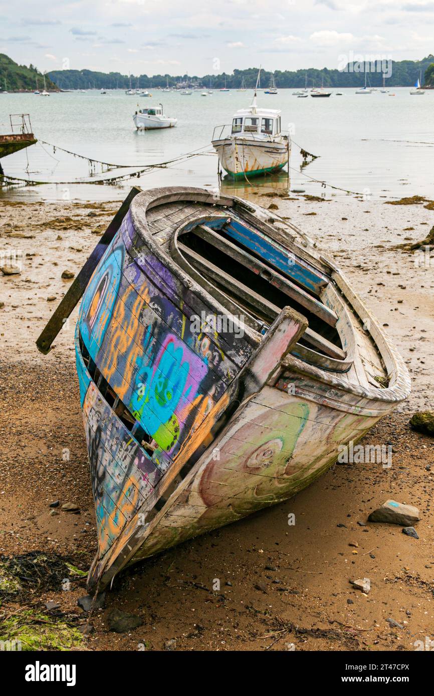 Boat wreck, Quelmer boat cemetery, Brittany, France Stock Photo - Alamy