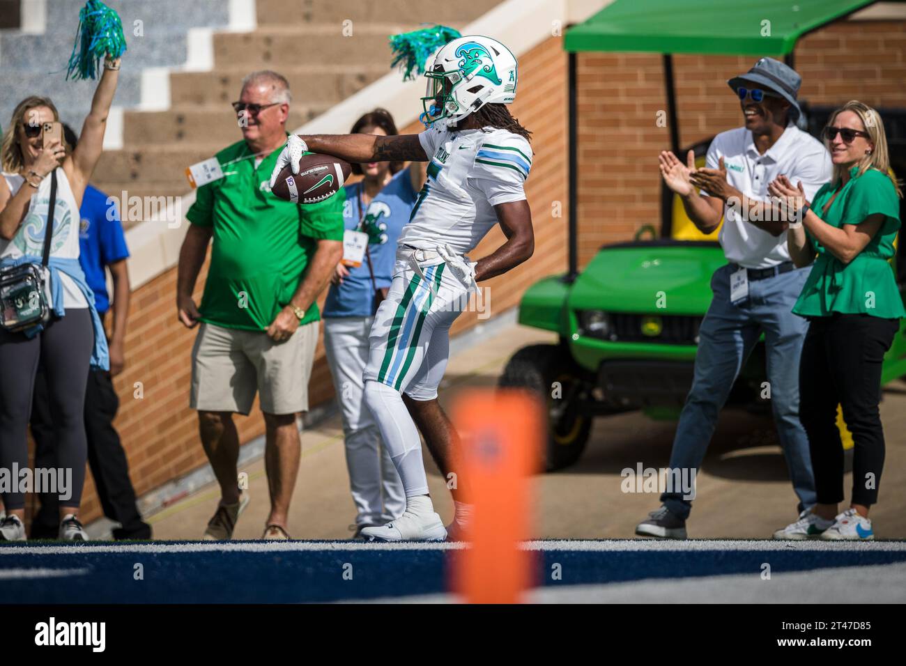 USA. 28th Oct, 2023. October 28, 2023: Tulane Green Wave wide receiver ...