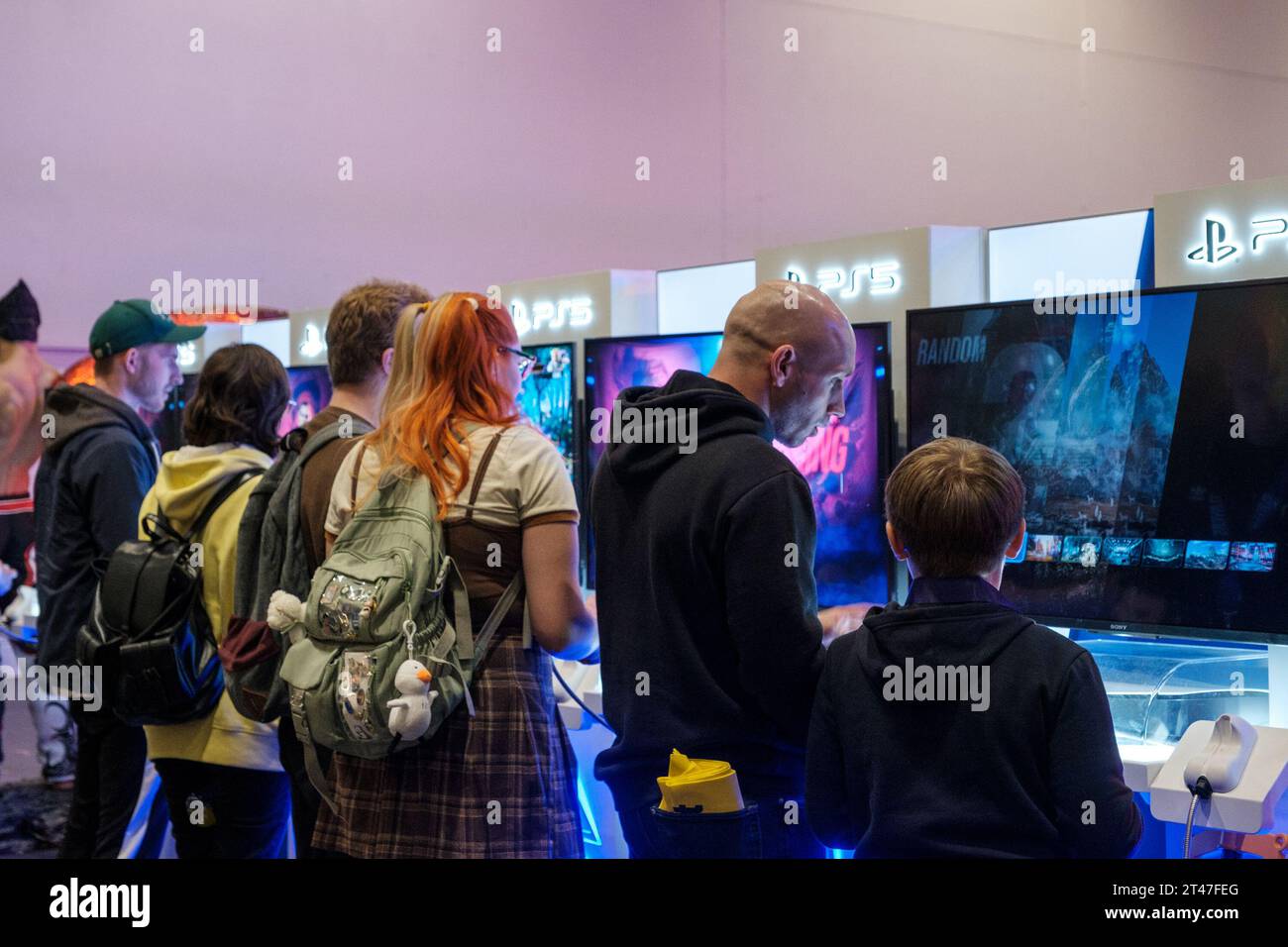 London, UK. 29th Oct, 2023. Comic book, anime, and video games fans ...