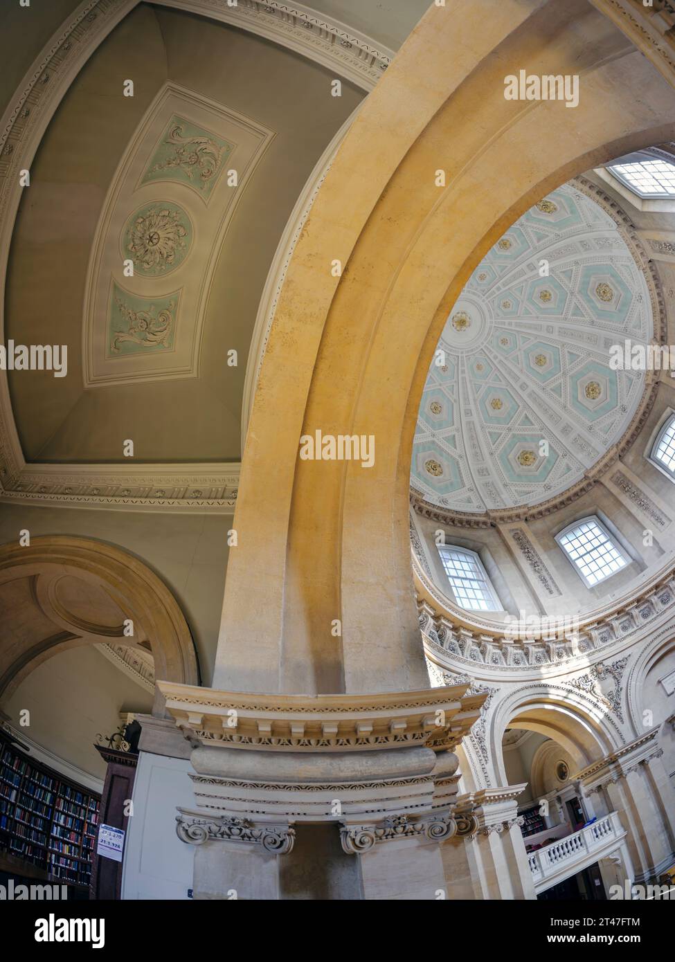 Oxford university library interior hi-res stock photography and images ...