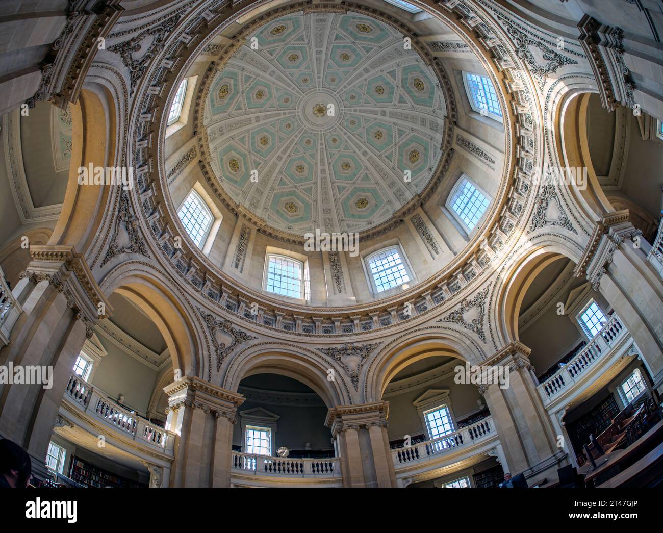 Oxford university library interior hi-res stock photography and images ...