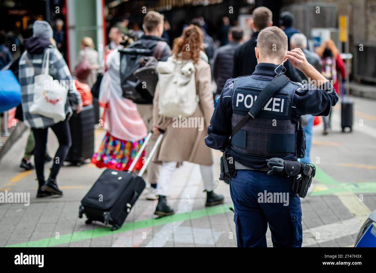 Stuttgart, Germany. 29th Oct, 2023. A police officer stands at the main train station. There was ...