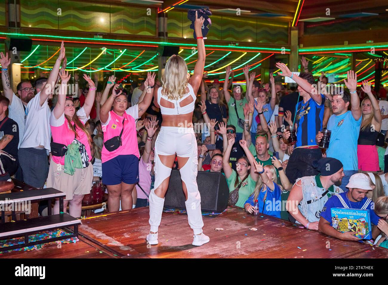 Nancy Franck live beim Mallorca Saison-Closing 2023 im Bierkönig in der ...