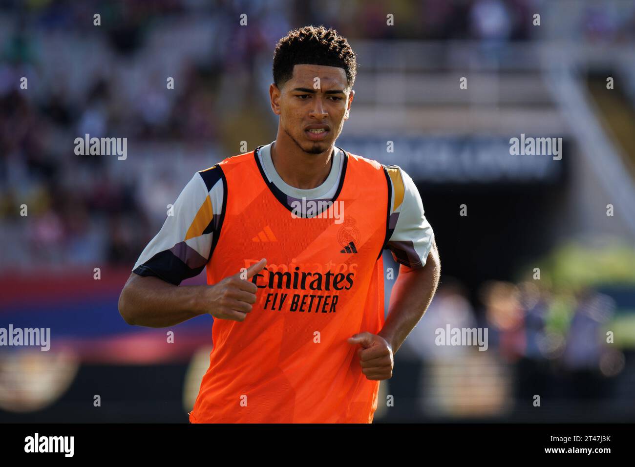 Barcelona, Spain. 28th Oct, 2023. Bellingham warms up prior to the ...