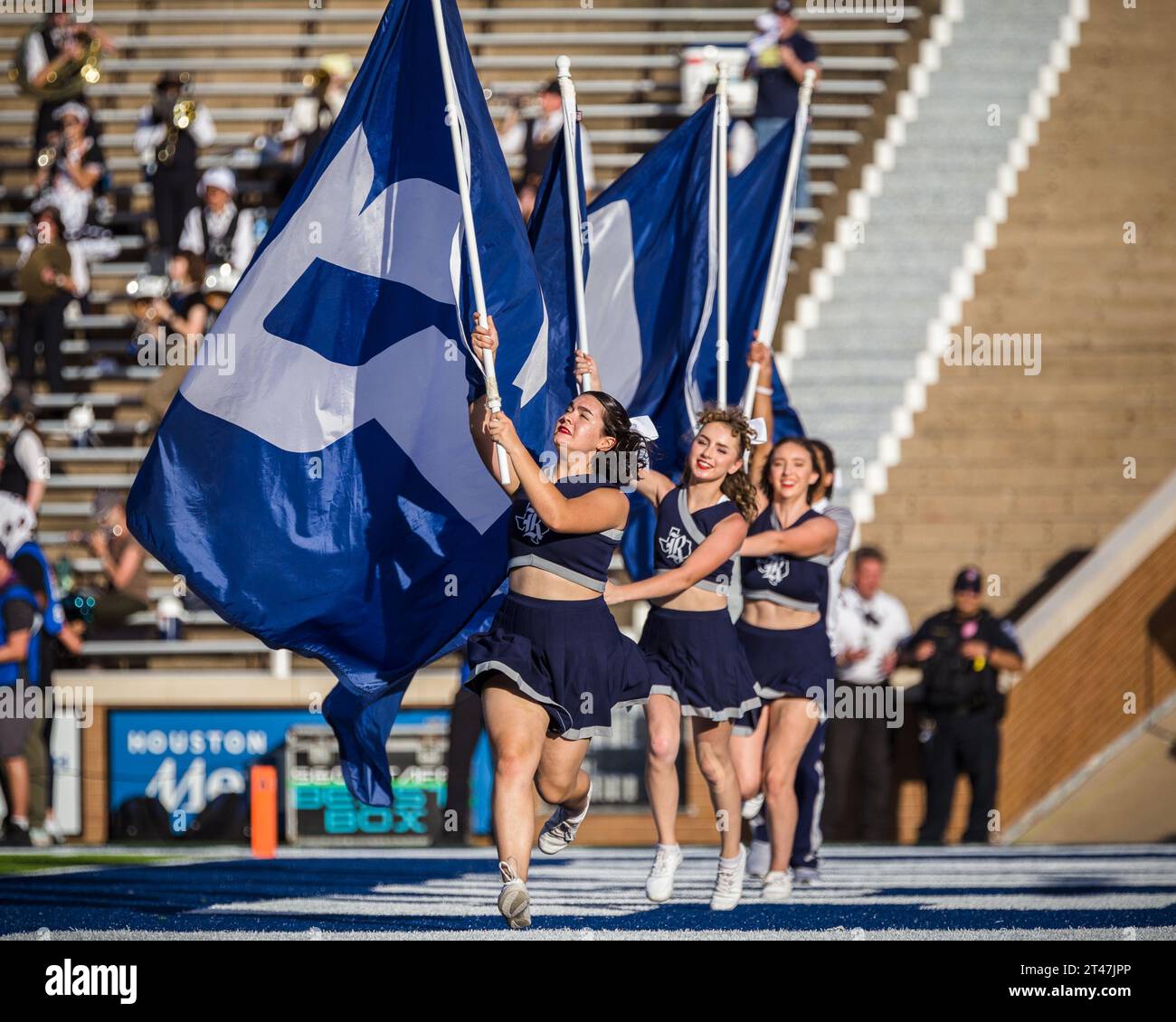 Tulane cheerleaders hi-res stock photography and images - Alamy