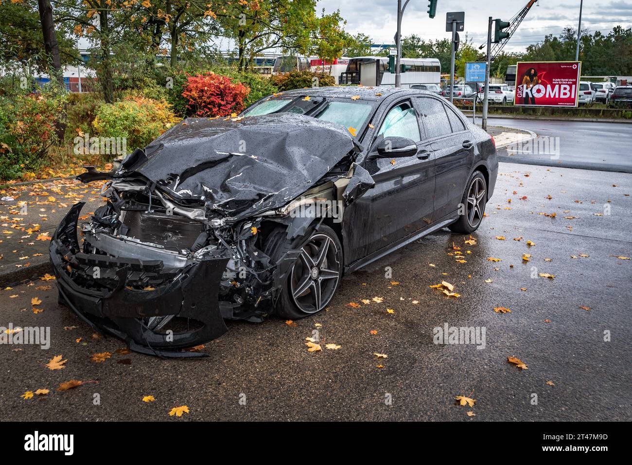 Berlin, Unfallwagen - 29.10.2023 Verkehr *** Berlin, accident car 29 10 ...
