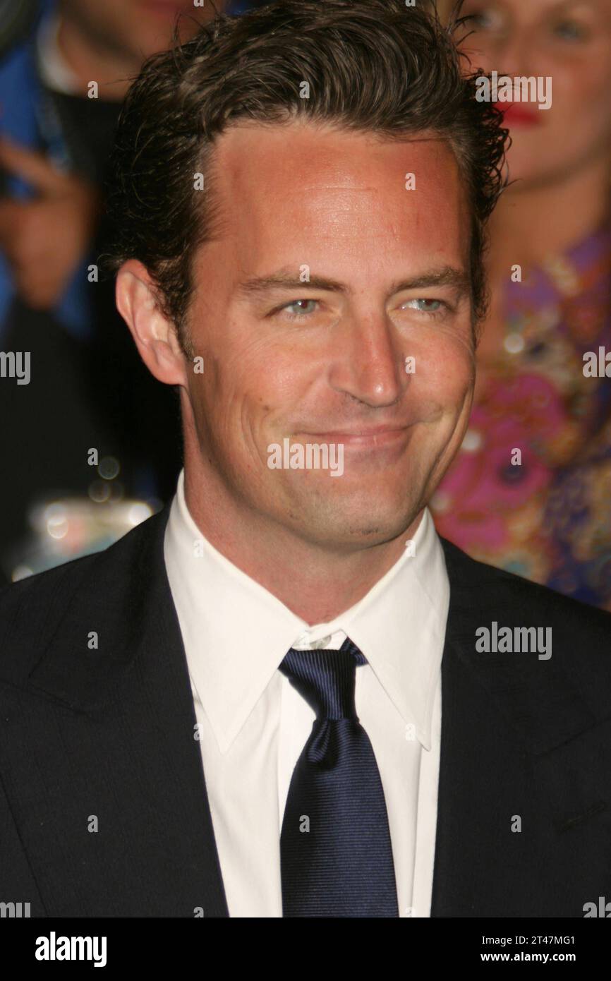 Matthew Perry attends the Vanity Fair Oscar Party at Mortons in West ...