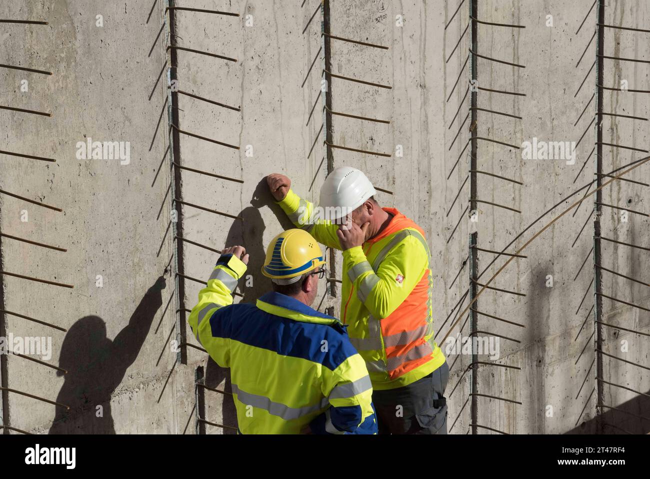 Construction Worker At A Building Site, Employee In Construction ...