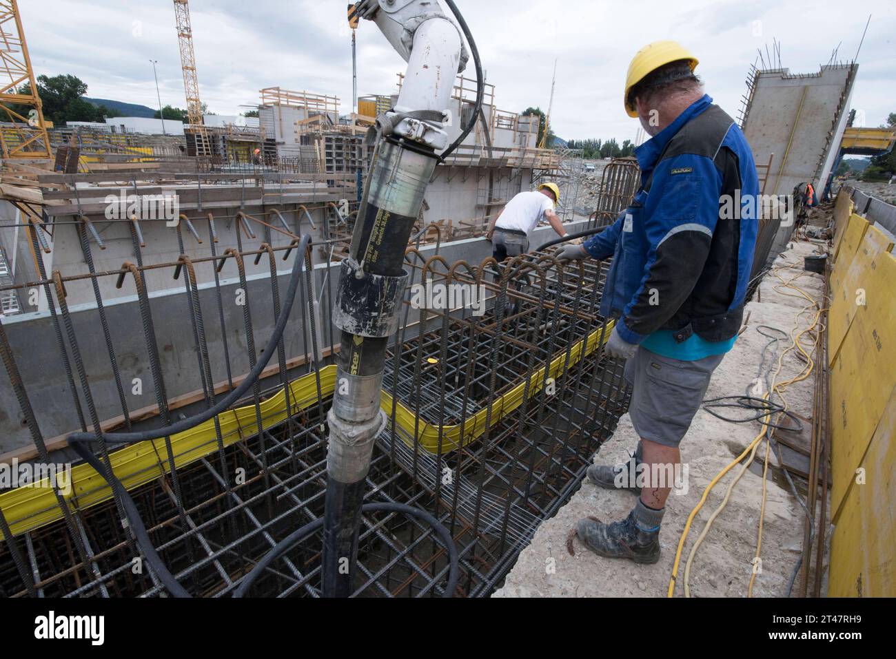 Construction Worker At A Building Site, Employee In Construction ...