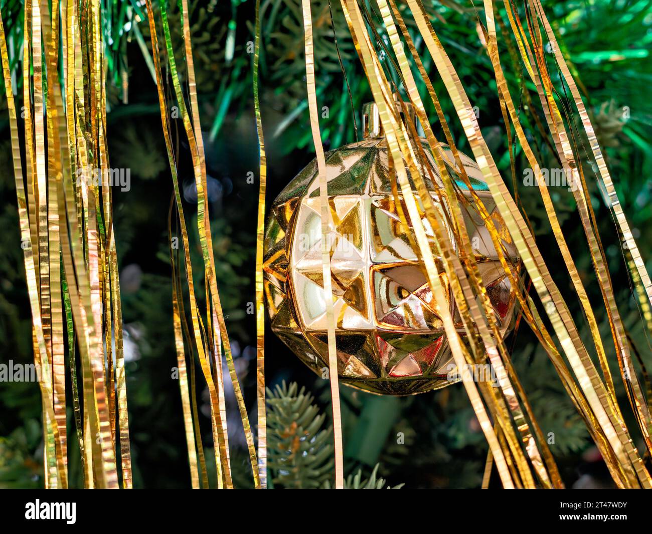 Ball of threads hi-res stock photography and images - Alamy