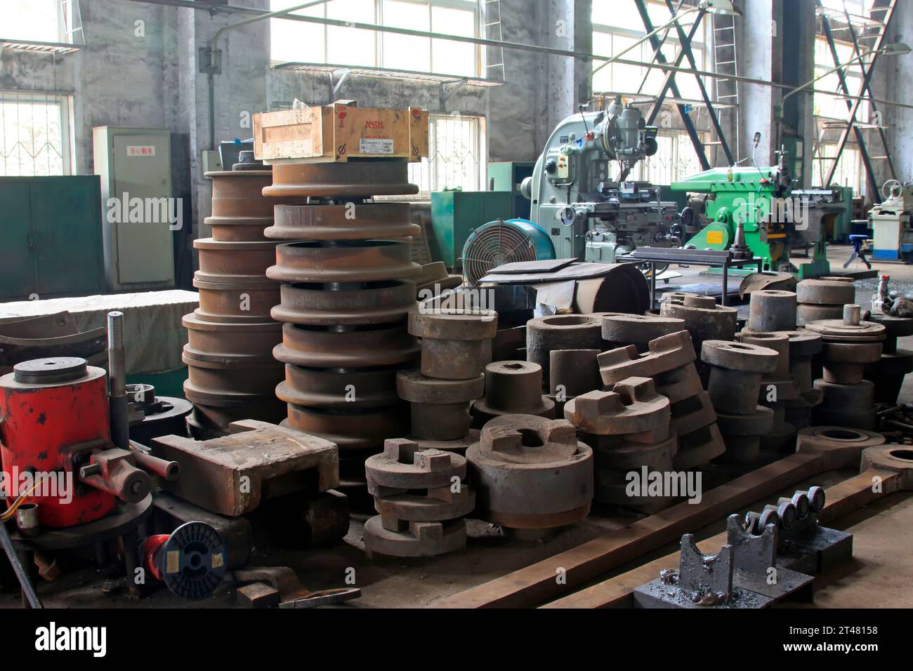 Put parts together hi-res stock photography and images - Alamy