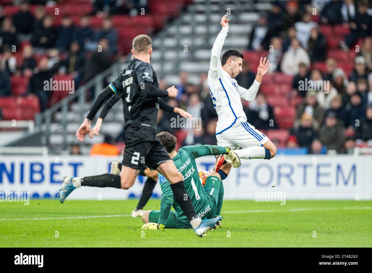 Copenhagen, Denmark. 28th, October 2023. Roony Bardghji (40) of FC ...