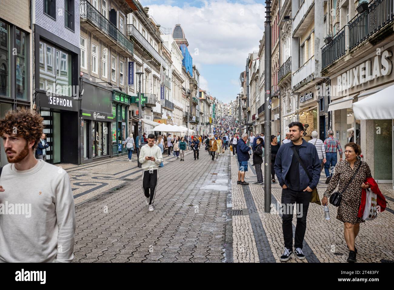 Pedestrians thronging down shopping street Santa Catarina street in ...