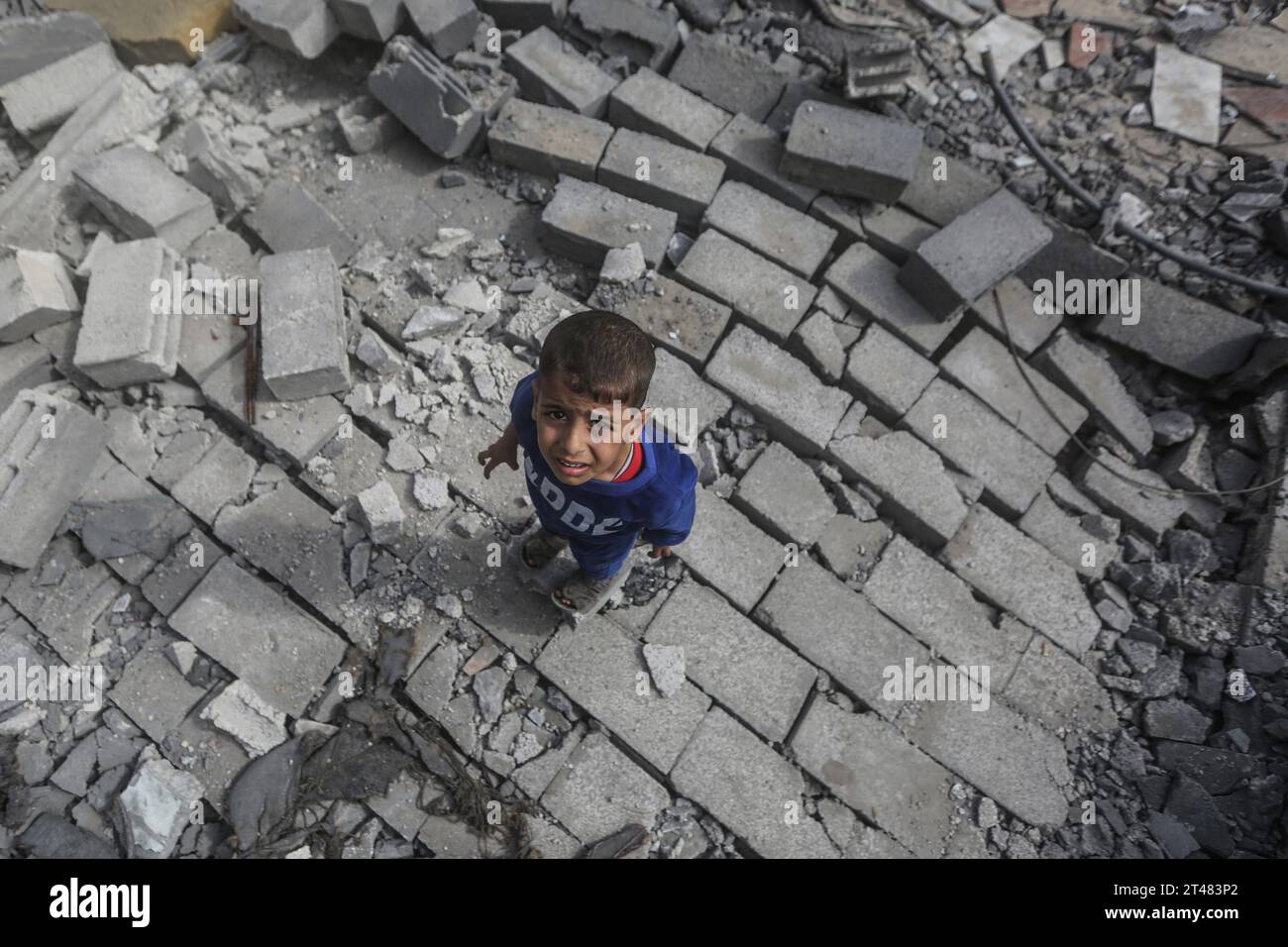 Al Bureij, Palestinian Territories. 29th Oct, 2023. A Palestinian child ...