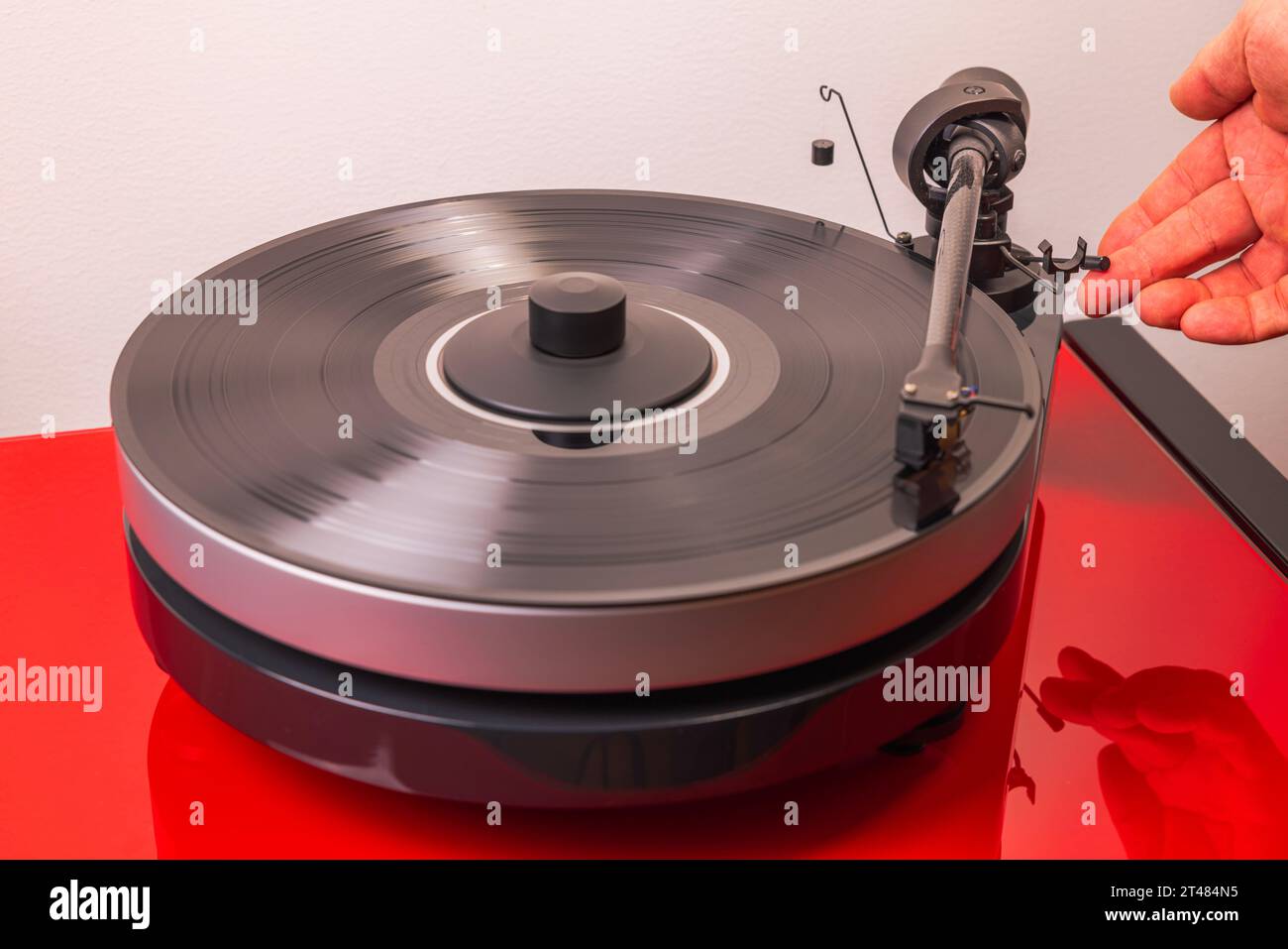 Lifting tonearm hi-res stock photography and images - Alamy