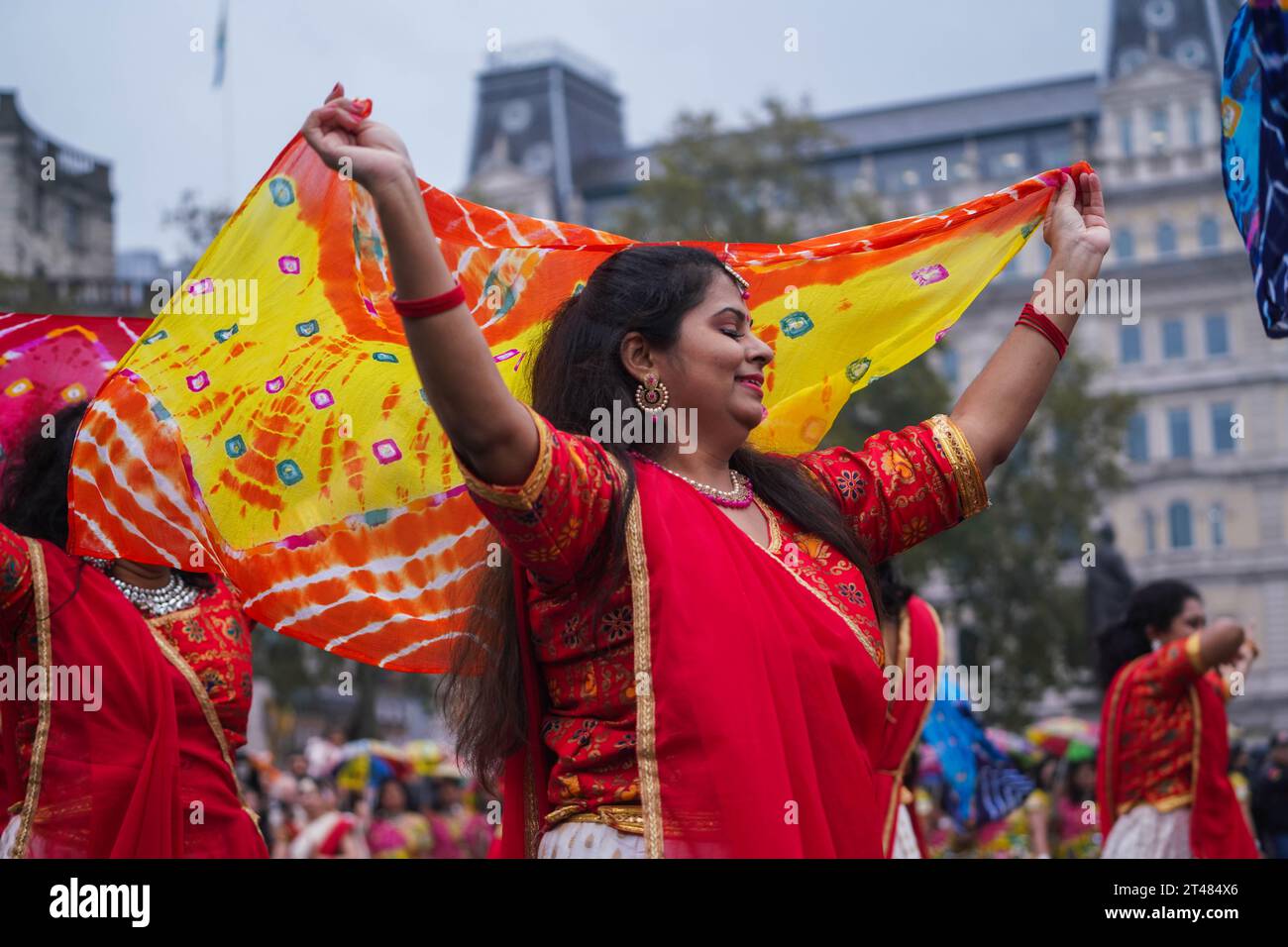 London, UK. 29 October 2023.. Costumed dancers take part in garba ...