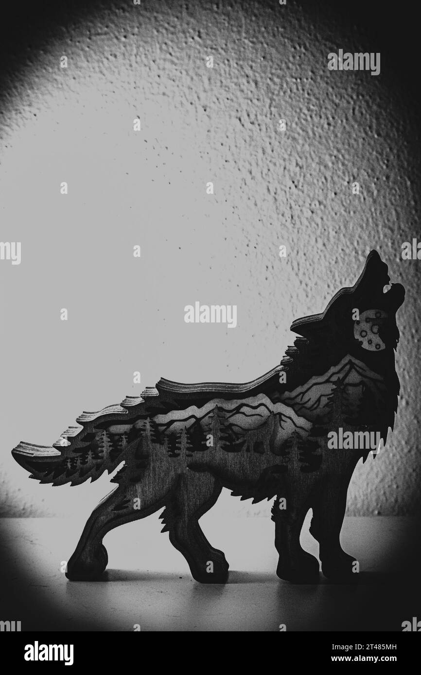 Wolf made of wood Stock Photo - Alamy