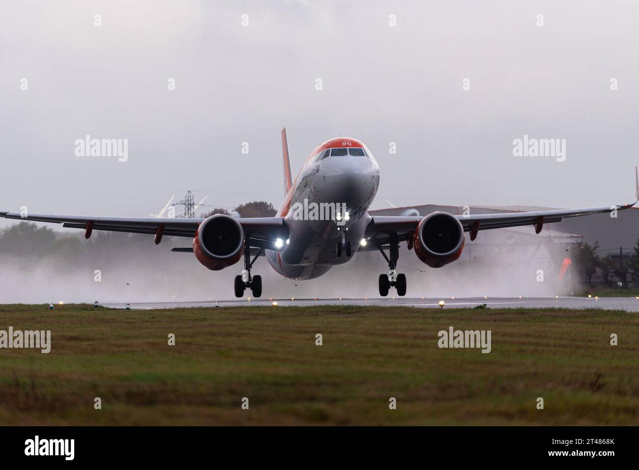 Easyjet airbus plane 2023 hi-res stock photography and images - Alamy