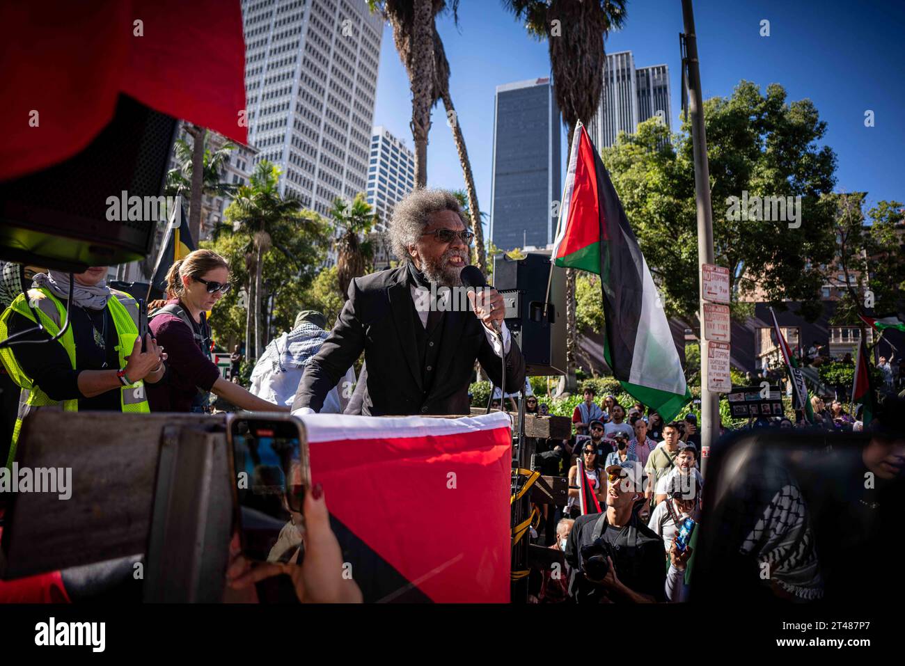 Los Angeles, USA. 28th Oct, 2023. Cornell West addresses a crowd of ...