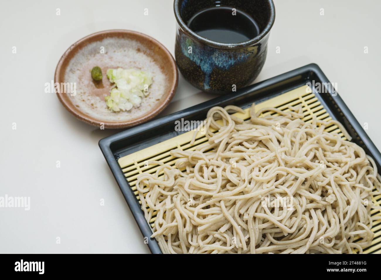 Asian noodle plate hi-res stock photography and images - Alamy