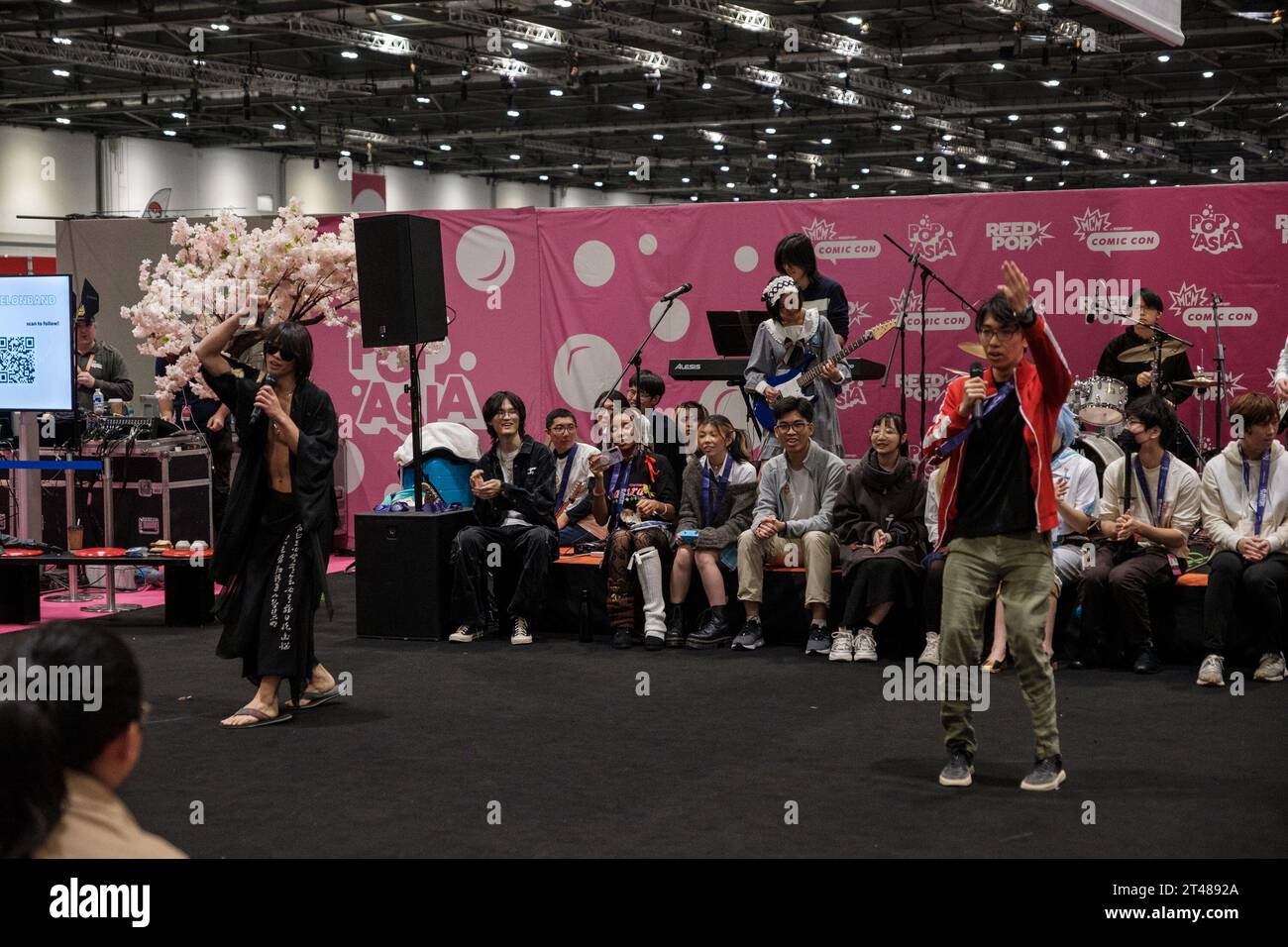 London, UK. 29th Oct, 2023. Comic book, anime, and video games fans ...