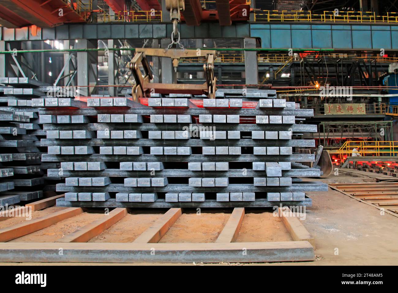 Forging a steel ingot hi-res stock photography and images - Alamy