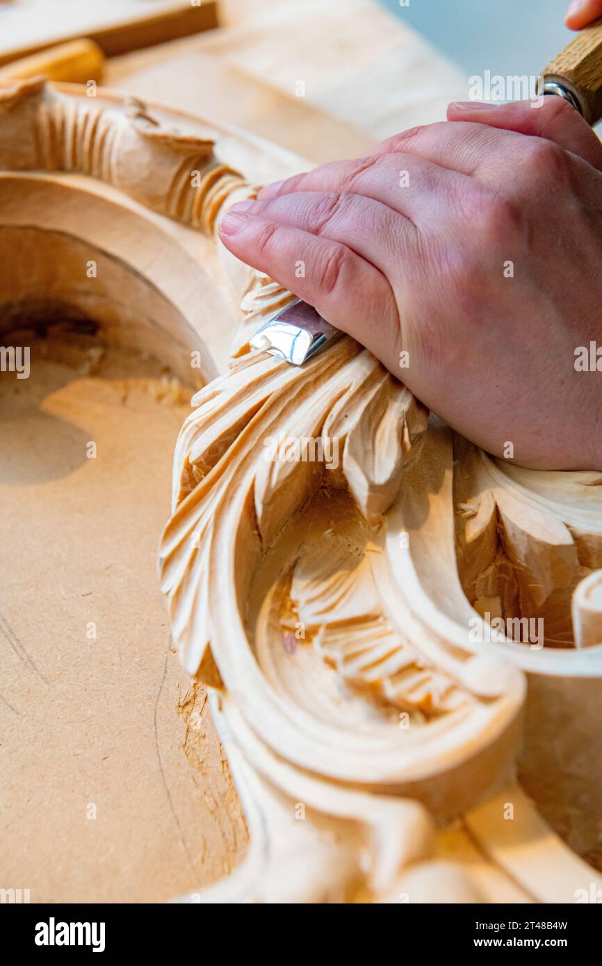 Lady carver hi-res stock photography and images - Alamy