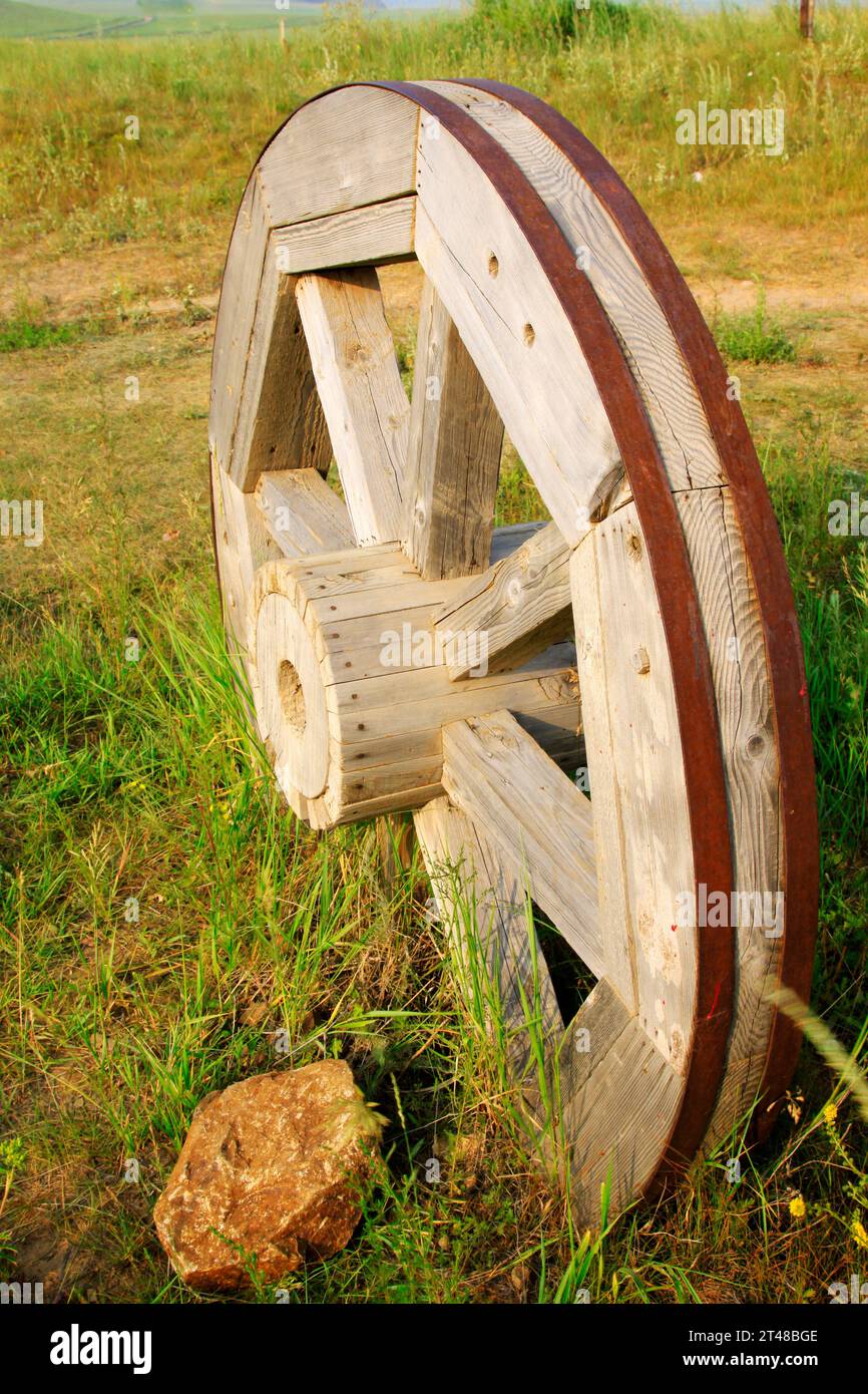 Wooden wheels in the grasslands, closeup of photo Stock Photo - Alamy
