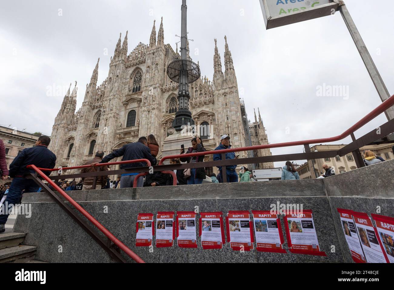 Pictures of missing Israeli in front of Milan's gothic cathedral, Italy ...