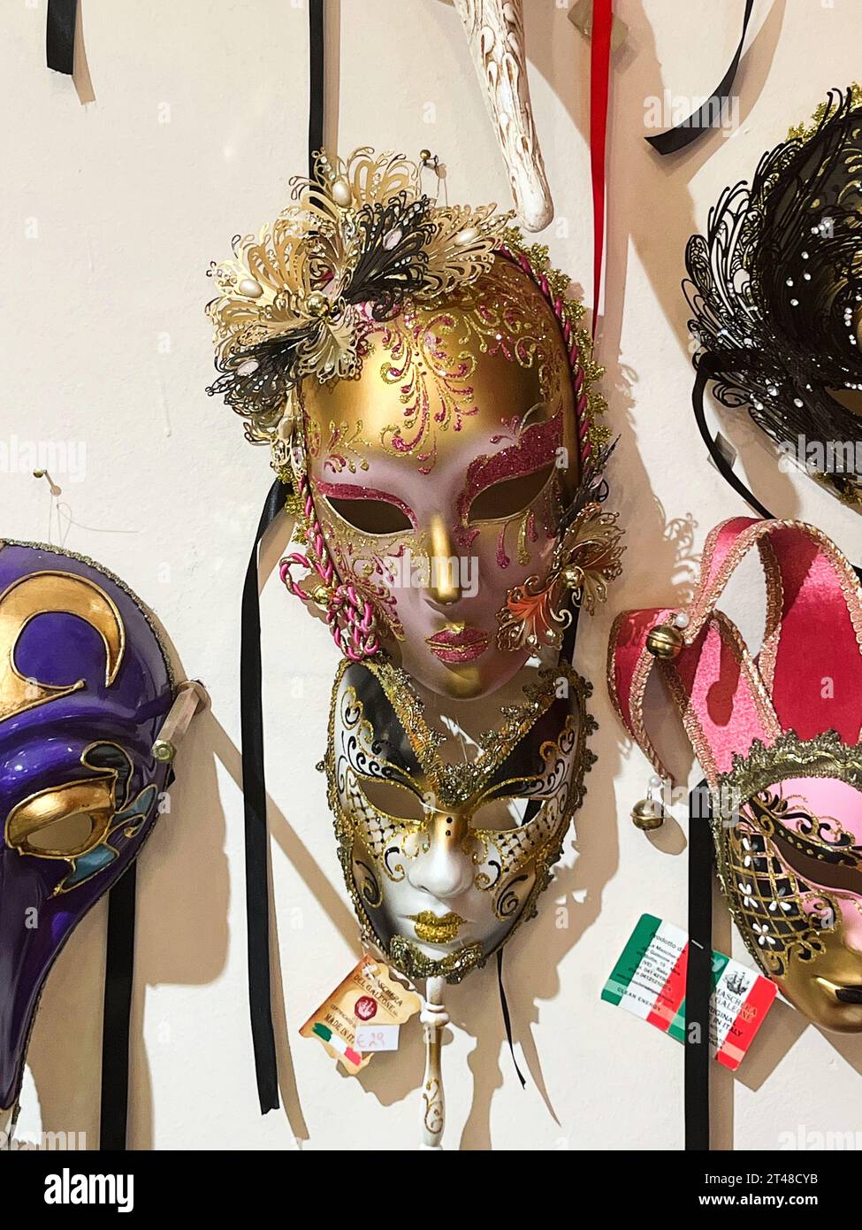 Venetian mask replicas hi-res stock photography and images - Alamy