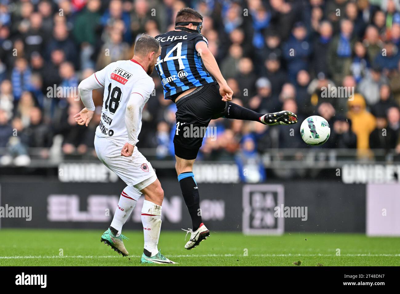 Brugge, Belgium. 29th Oct, 2023. Vincent Janssen (18) of Antwerp and ...
