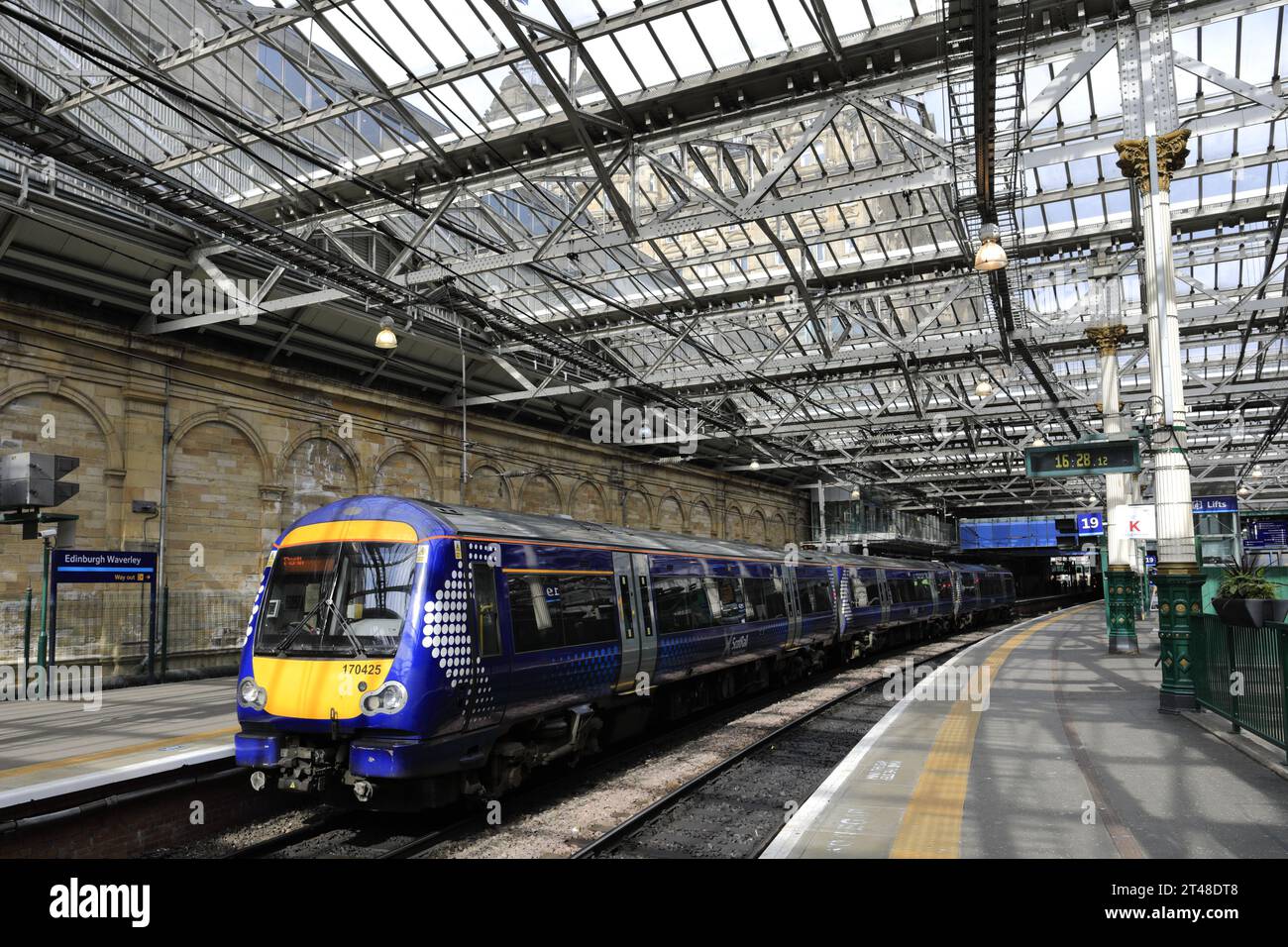 Scotrail class 170 diesel train hi-res stock photography and images - Alamy