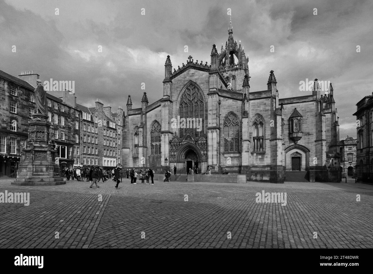 View of St Giles Cathedral on the Royal Mile, Edinburgh City, Scotland ...
