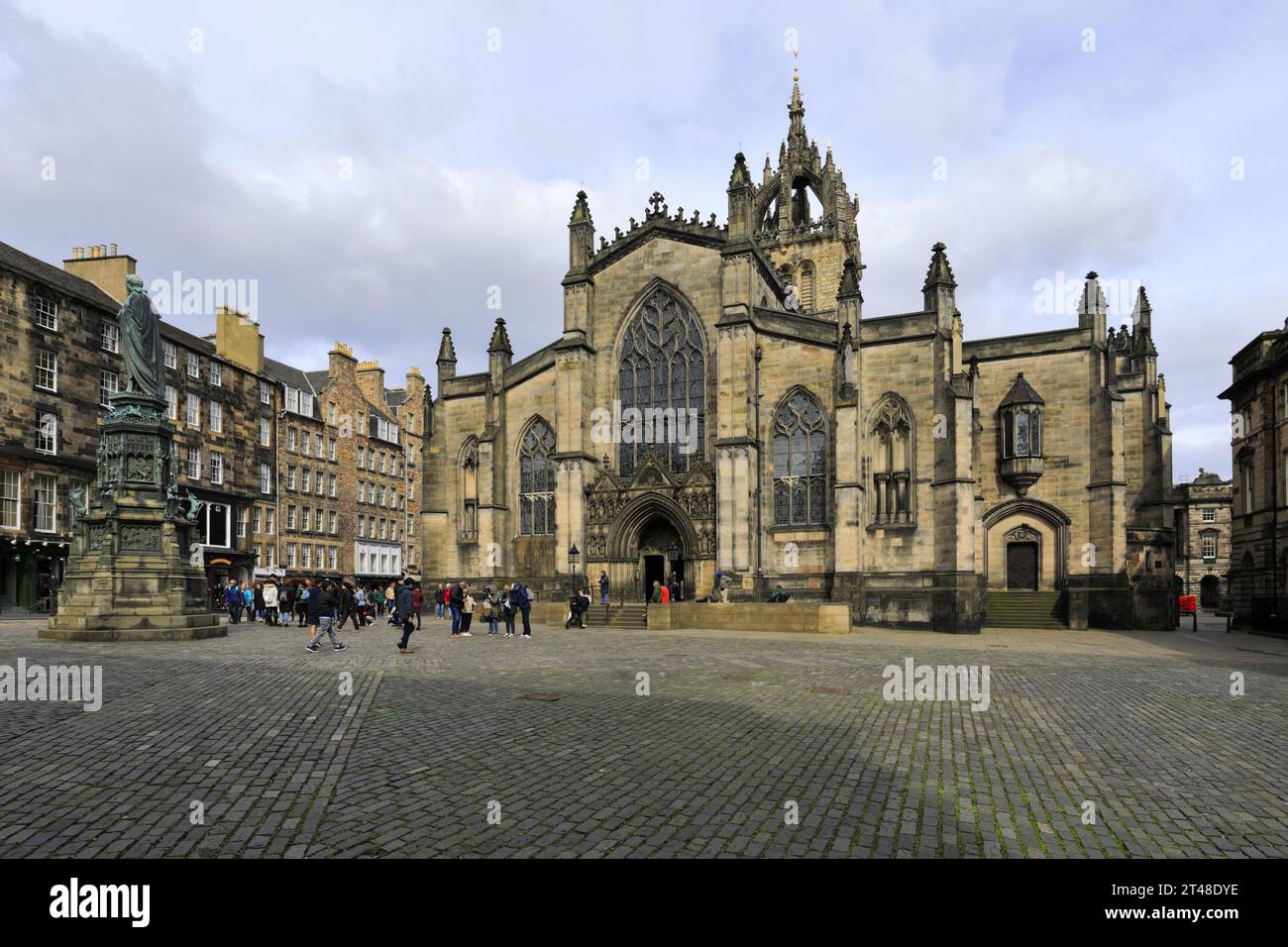 View of St Giles Cathedral on the Royal Mile, Edinburgh City, Scotland ...