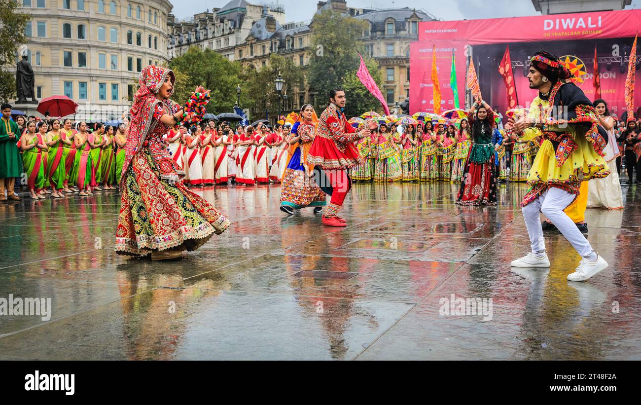 Opening dance sequence hi-res stock photography and images - Alamy