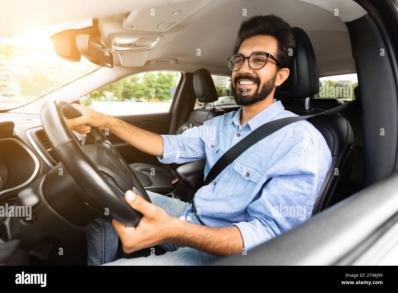 Guy driving hi-res stock photography and images - Alamy