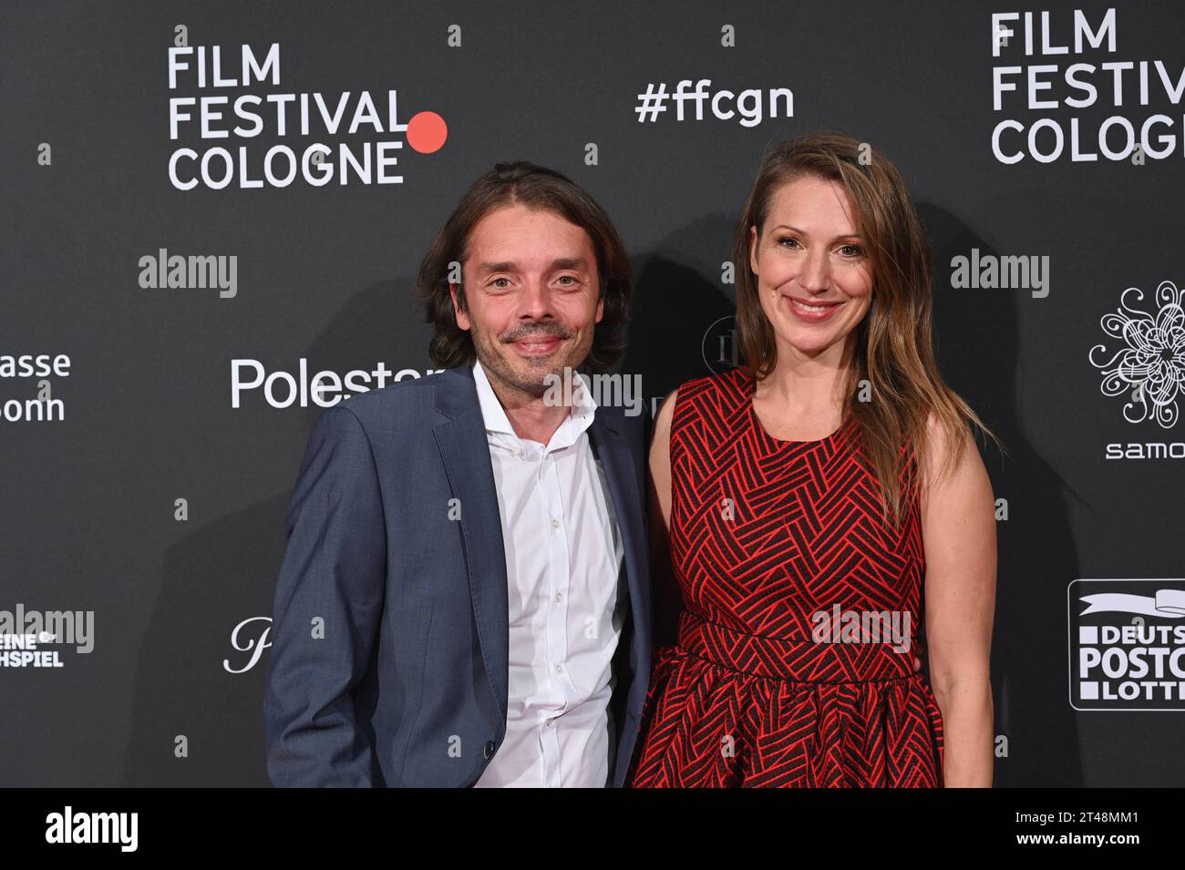 Moderatorin Mara Bergmann und Ihr Partner Alex Hoffmann kommt zu der Veranstaltung der Film ...