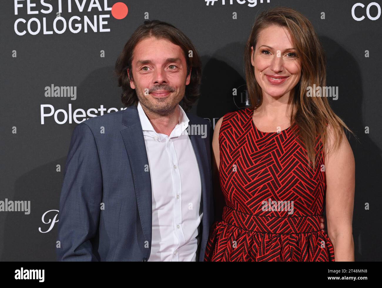 Moderatorin Mara Bergmann und Ihr Partner Alex Hoffmann kommt zu der Veranstaltung der Film ...