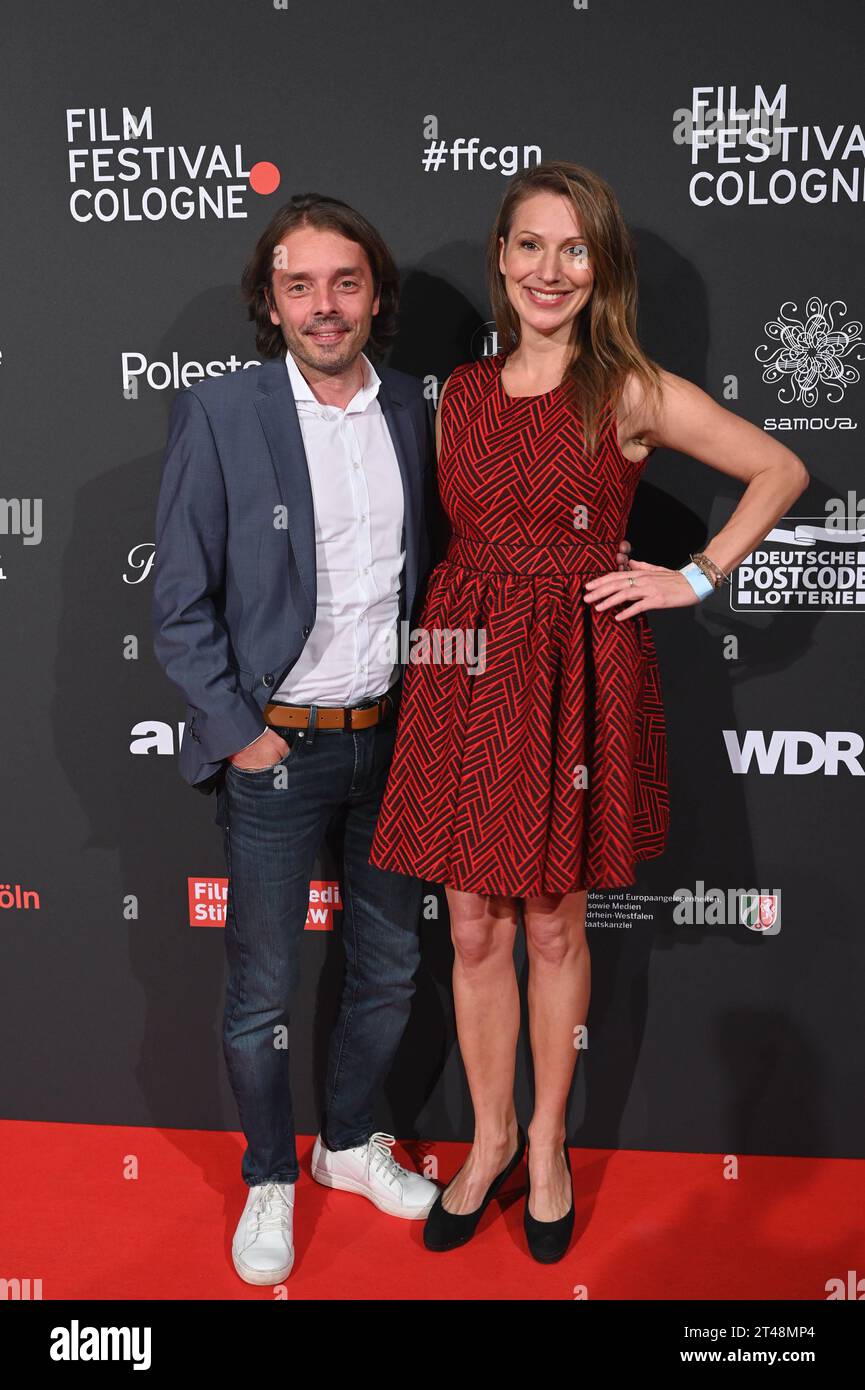 Moderatorin Mara Bergmann und Ihr Partner Alex Hoffmann kommt zu der Veranstaltung der Film ...