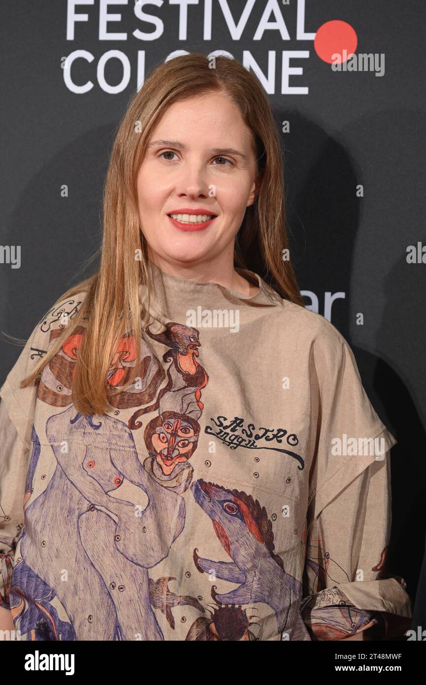 die fransösische Regisseurin Justine Triet kommt zu der Veranstaltung ...