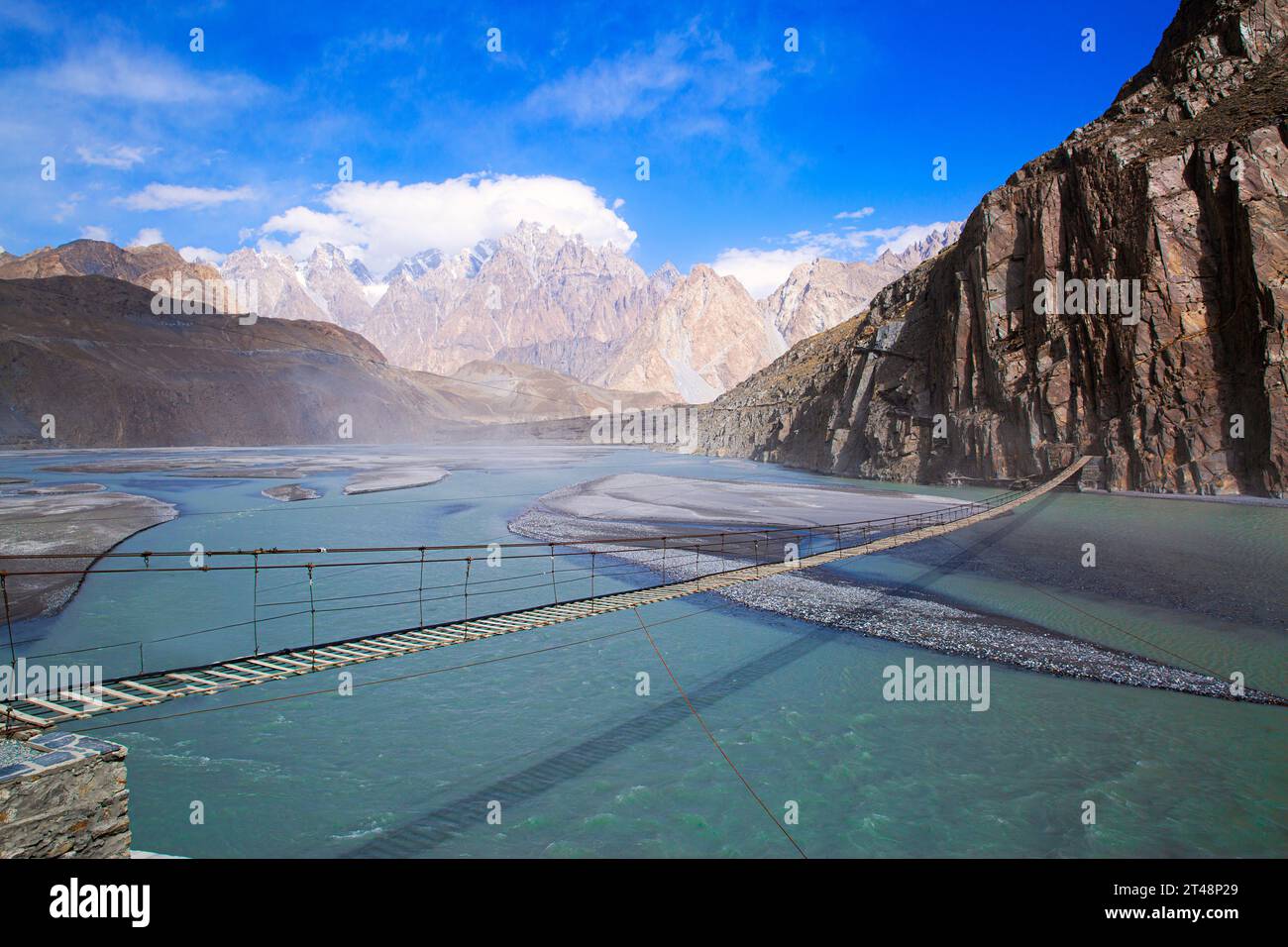 Suspension Hussaini bridge in Passu, Upper Hunza. Dangerous scary ...