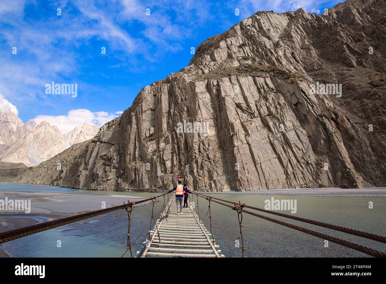 Suspension Hussaini bridge in Passu, Upper Hunza. Dangerous scary ...