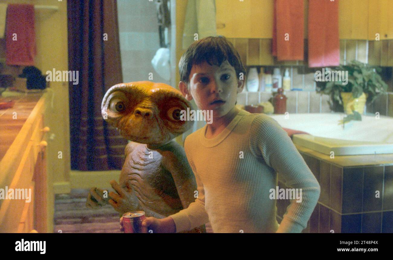 HENRY THOMAS in E. T. THE EXTRA-TERRESTRIAL (1982), directed by STEVEN ...