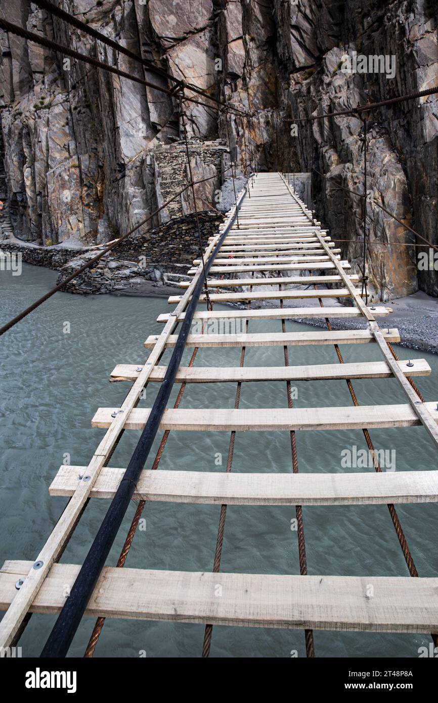 Suspension Hussaini bridge in Passu, Upper Hunza. Dangerous scary ...