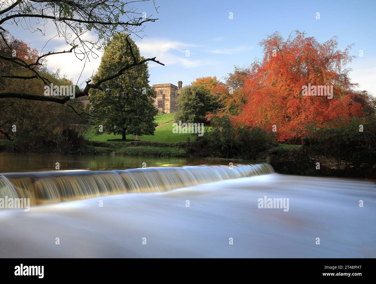 The wier at Ilam Park in the Peak District National Park Stock Photo ...